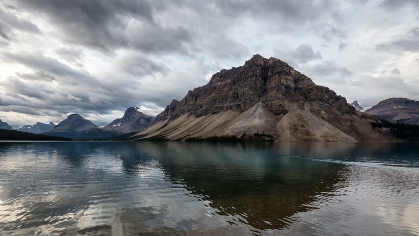 Beautiful Reflective lake scenic landscape in Banff National Park ...