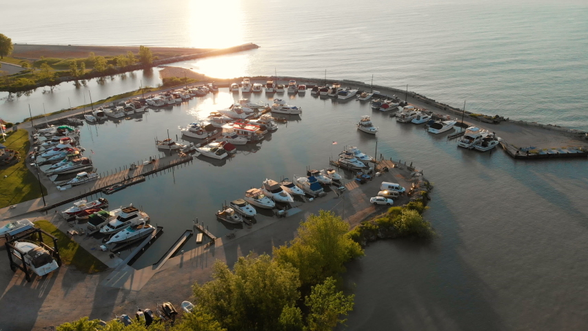 Viewing the Lake Michigan Horizon in the Morning image - Free stock ...