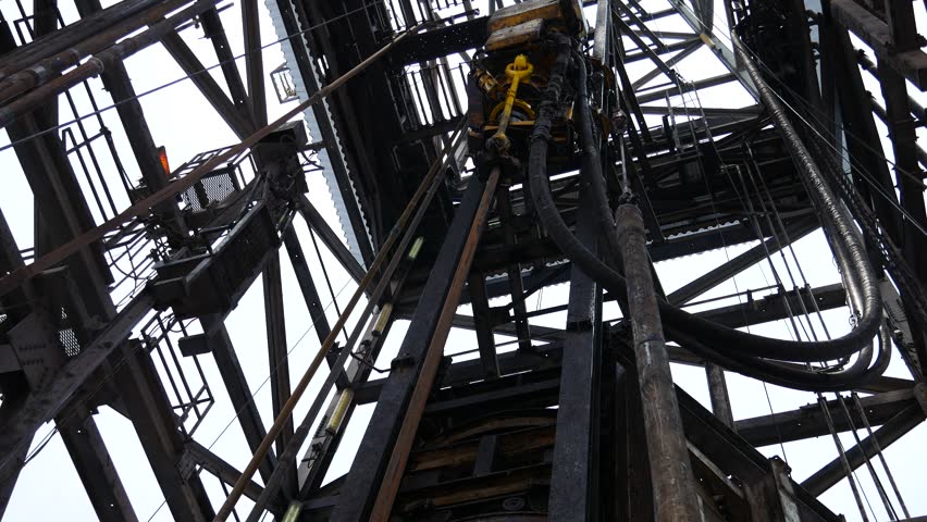 Top Drive System (TDS) Spinning For Oil Drilling Rig - Oilfield ...