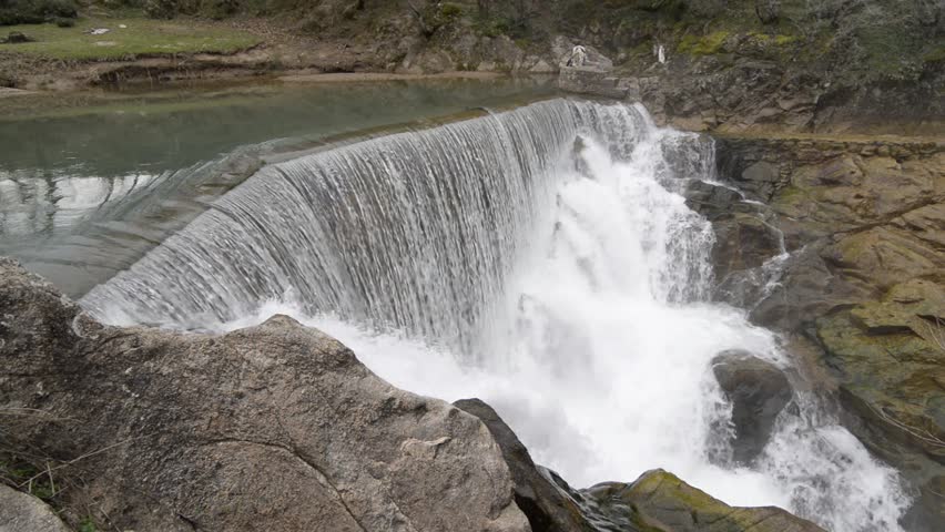 Yinlianzhui Waterfalls In Huangguoshu National Park, Guizhou Province ...