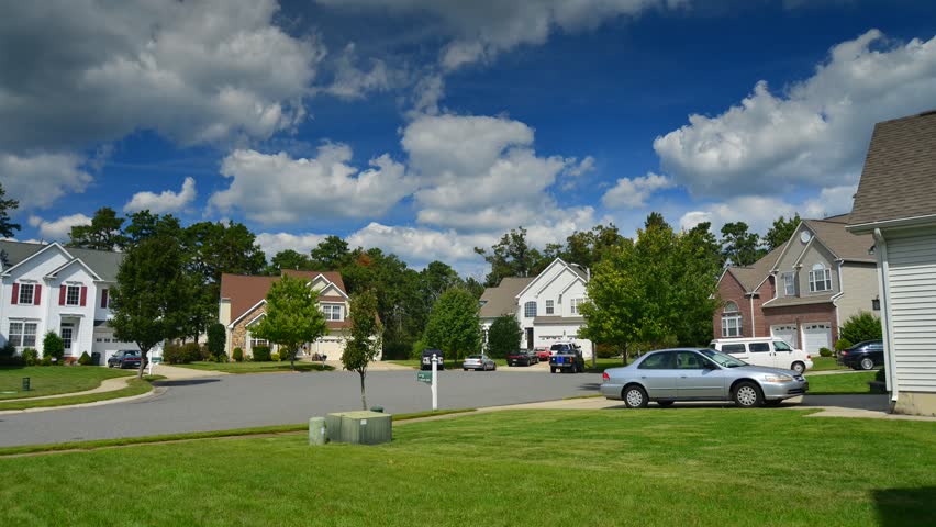 Stockvideo-Clip von Time lapse of idyllic suburbs with homes | Shutterstock