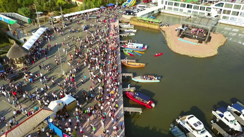 BUSY NIGERIAN MARKET LAGOS, NIGERIA - APRIL 5, 2017: A Busy Market In ...